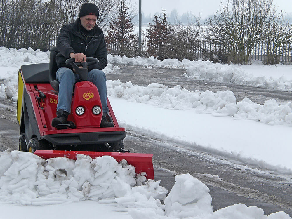 Das Optimum für die ganzjährige Grünflächen- und Objektpflege. › Radlmaier